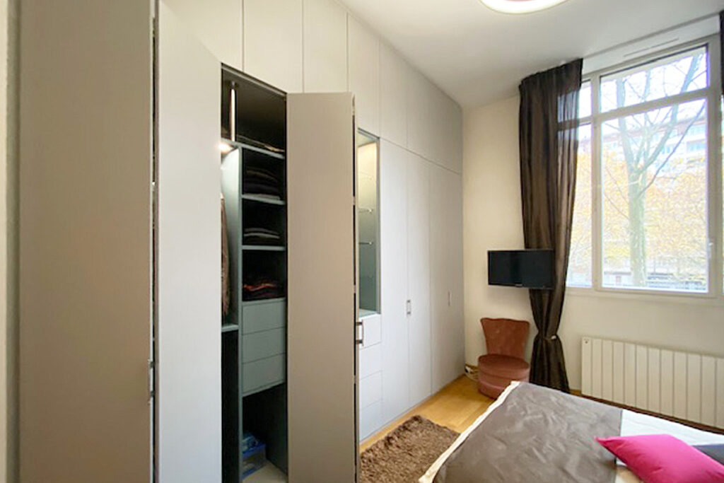 Placard sur mesure toute en hauteur - Placards et Miroirs