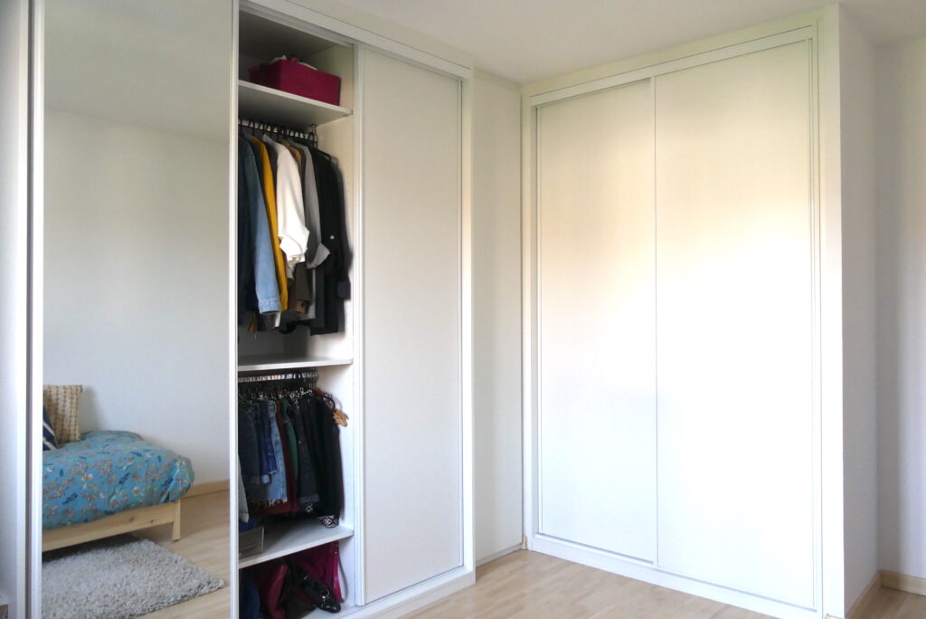 Dressing sur mesure fonctionnel et épuré - Placards et Miroirs